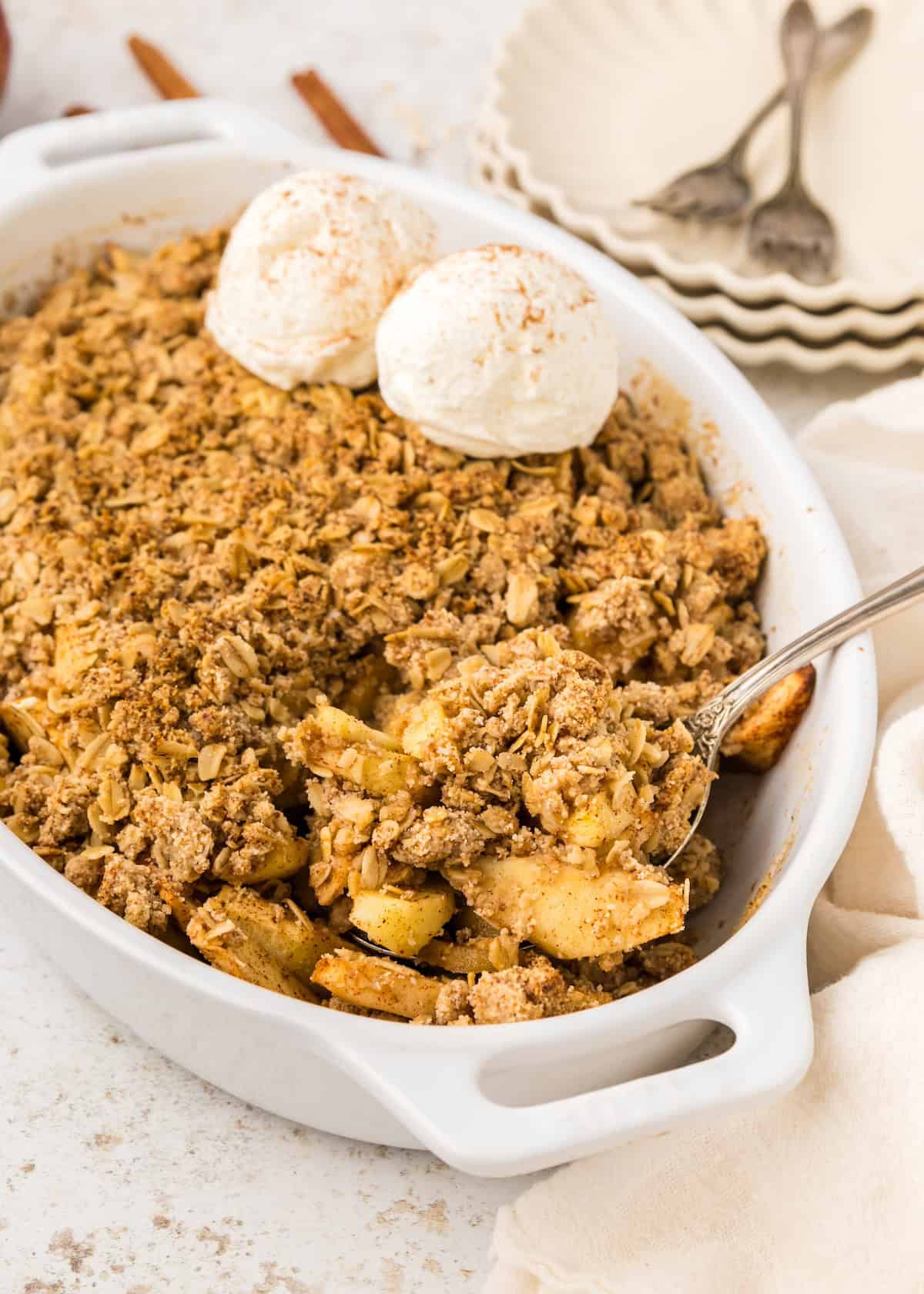 Easy Apple Crisp Recipes For Quick & Simple Desserts